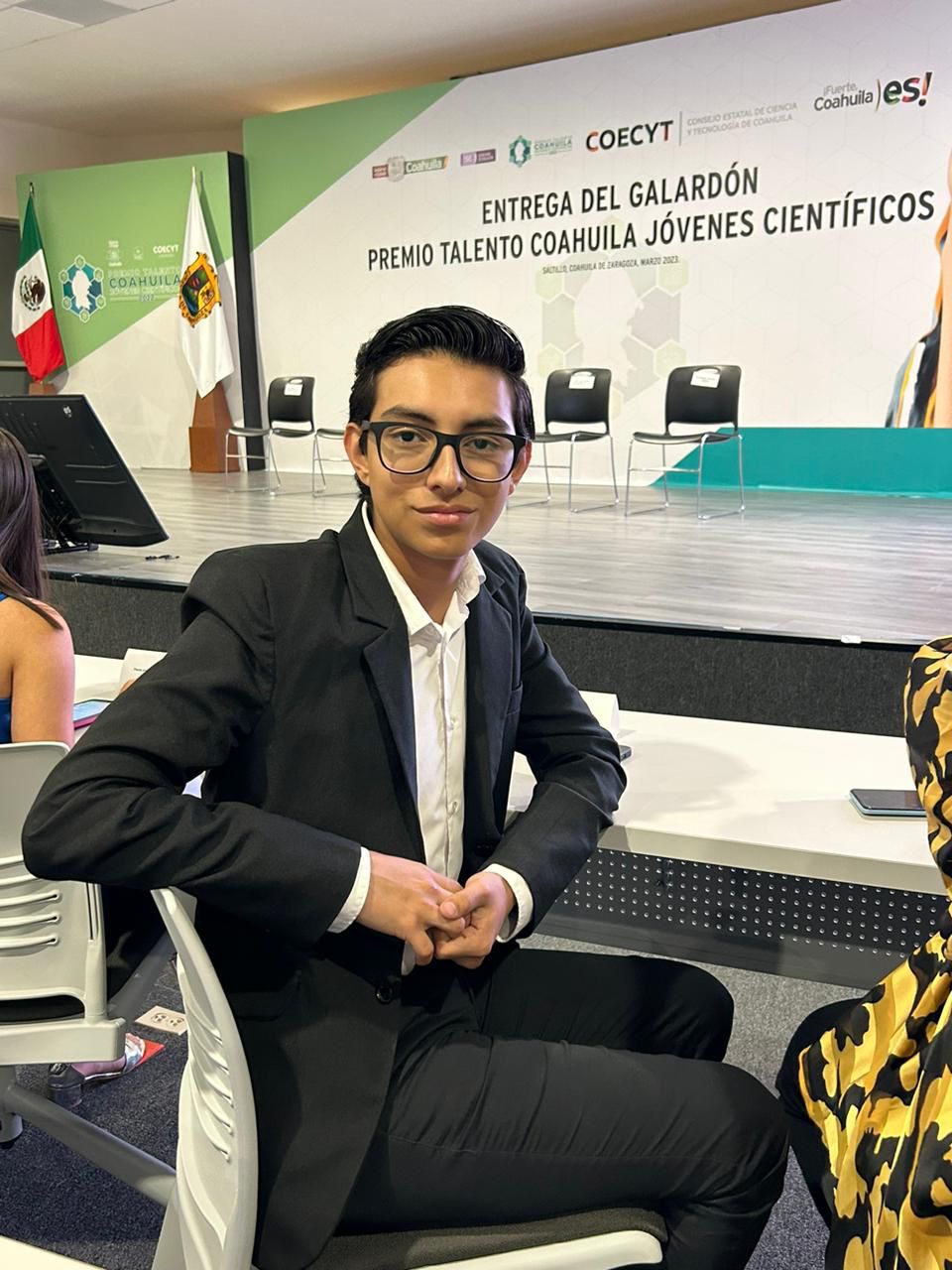 Emmanuel Pérez, orgullo halcón transformando el mundo de la ciencia