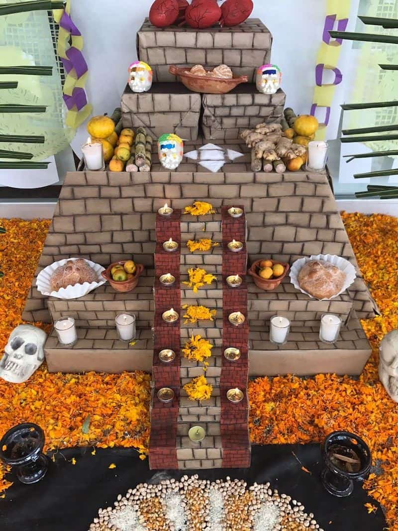 ¿Qué lleva y cómo hacer un altar de muertos en casa?