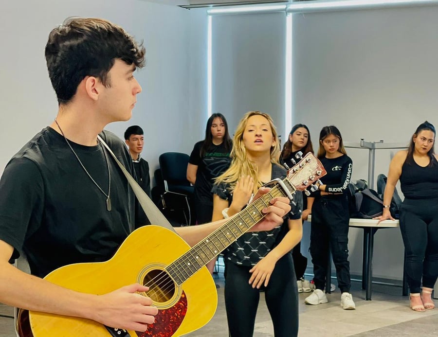 Halcón, emoción a través de tus sentidos